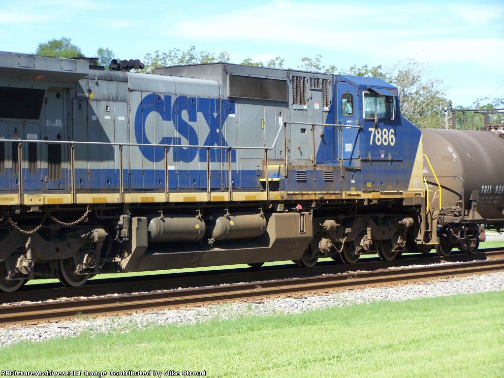 CSX 7886 with tankers
